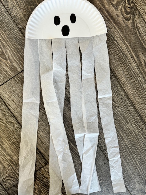 Ghost Paper Plate Craft – Caffeine and Crayons